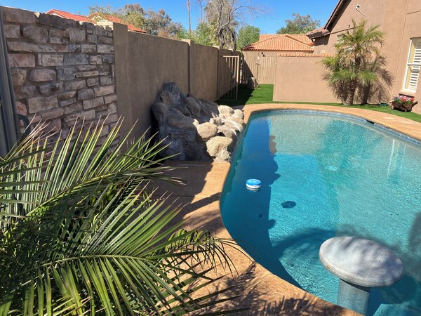 3-bedroom Lake Front Villa In Casa Grande. With Heated Pool & Spa. Kayak & Bikes - Casa Grande