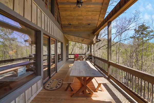 Bearfoot On The River\nnew Spacious Cabin W/hot Tub, Movie Room And Family Resort - Ellijay, GA