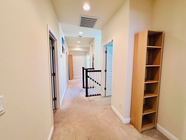 Spacious 4-bedroom House In Lovely Castro Valley With Wifi - Hayward, CA