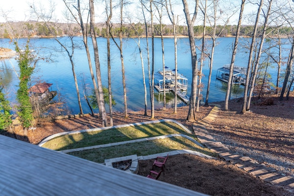 Amazing Lakeviews! Beautifully Decorated 4 Bdm Waterfront Home With 2-story Dock - Gainesville, GA