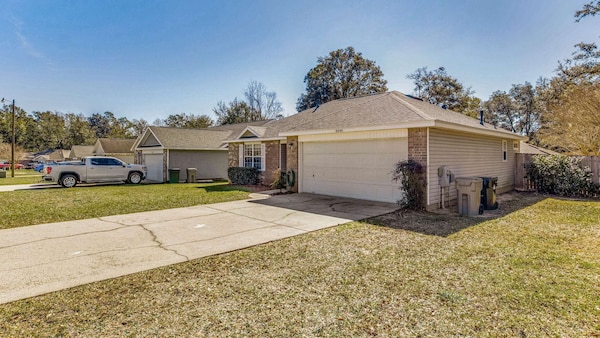 Charming Pet Friendly 3-bedroom House Near Uwf In Pensacola _cozy Fenced Yard! - University of West Florida, Pensacola