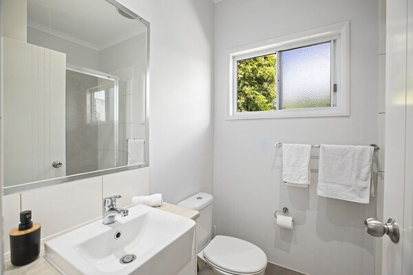 Honu, Part Of The Ohana Surf Bungalows (<5 Minute Walk To Beach And Shops). - Scotts Head