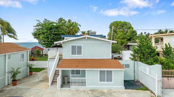Daniela's Beachfront Apartment - Rincón