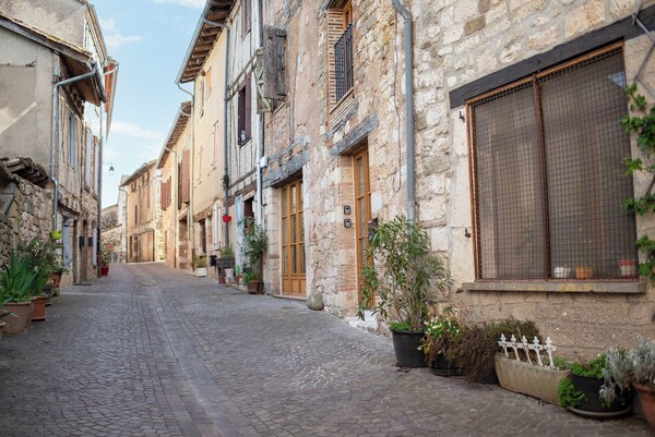Medieval Loft In Historic City Center - Gaillac