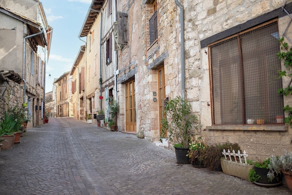 Medieval Loft In Historic City Center - Gaillac