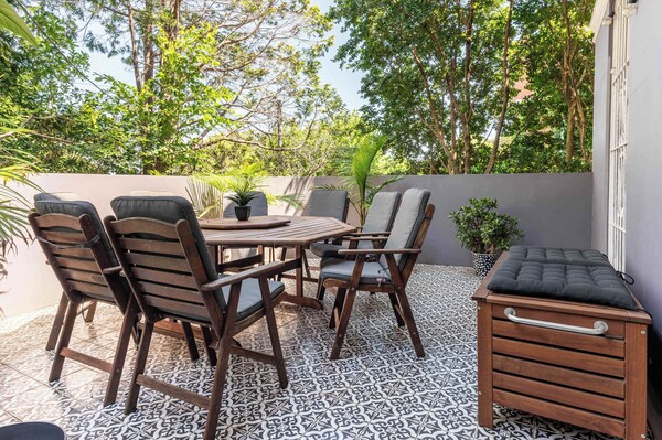 Large And Stylish Petersham Aparttment With Parking - Strathfield
