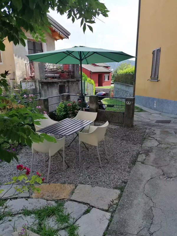 Traditional Piazza Home/balcony/ Private Garden - Cernobbio