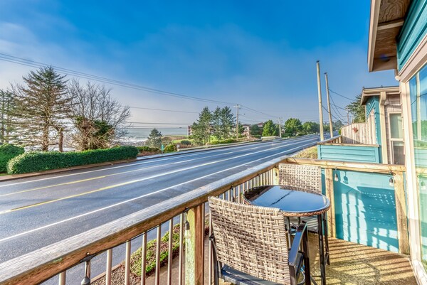 Luxury Oceanview Escape In Depoe Bay  Book Your Stay At Tranquility Cove - Depoe Bay, OR
