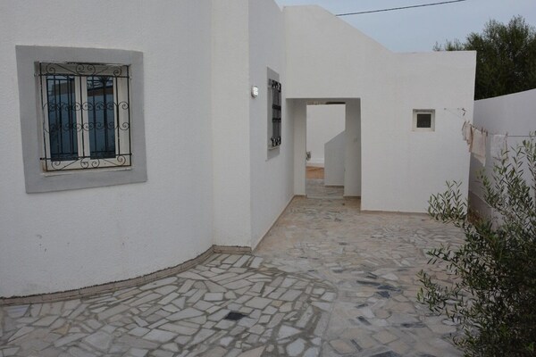 "Exceptional House With Swimming Pool, Fully Equipped And Tastefully Furnished." - Dżerba