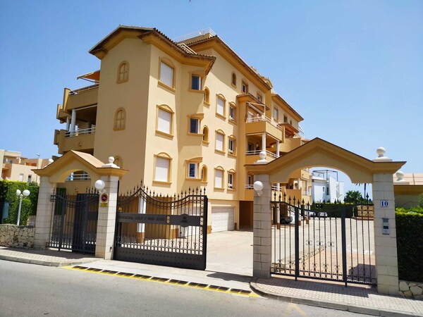 Oliva Nova: Charming One Bedroom Flat, Beach, Golf Course, Padel On Site - Oliva