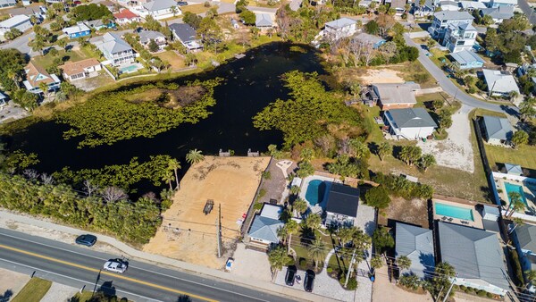 Southern Colour, A Stylish Coastal Beach Retreat Across From The Beach! - Laguna Beach, FL