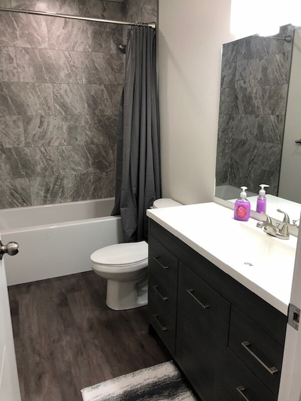 5 Bedroom, 3 Bathroom Bungalow In Great Area - Regina