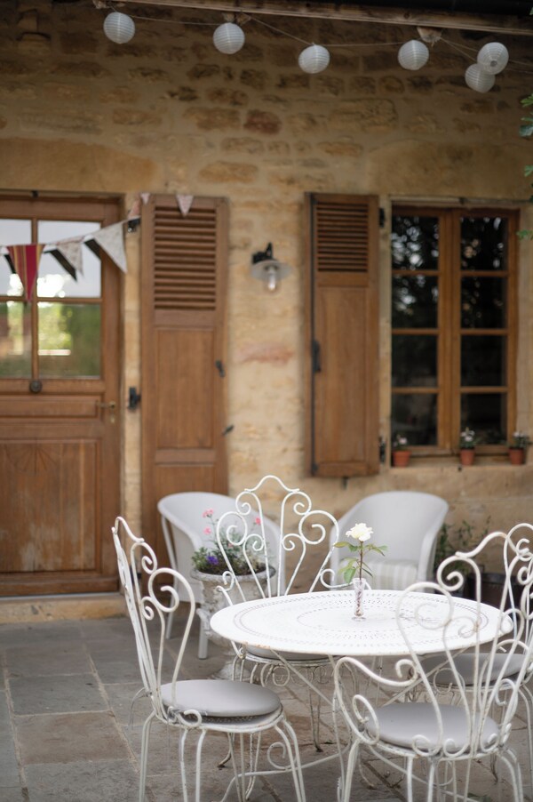 Le Petit Gite Au Manoir De Carlucet. Friendly Pub/restaurant A Short Walk. - Sarlat-la-Canéda