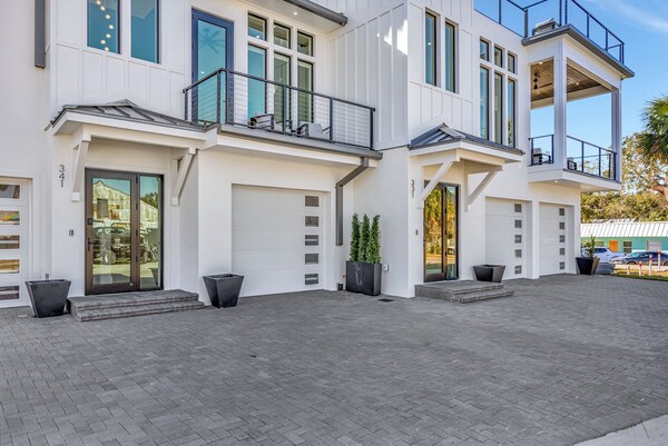 Luxury Balcony/yard/grill- Downtown, New Townhome! - Clearwater Beach, FL