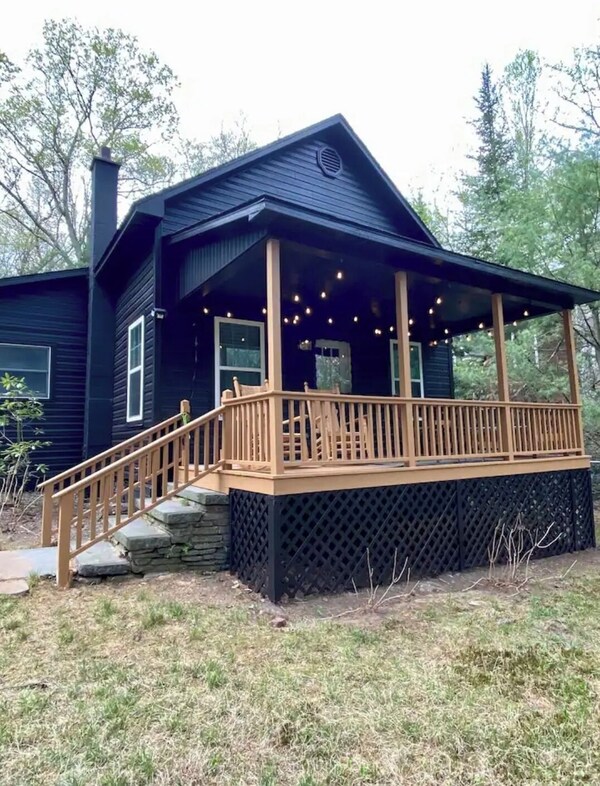Cozy All Season Cabin W/ Private Boathouse & Dock! - Fairview Lake, PA