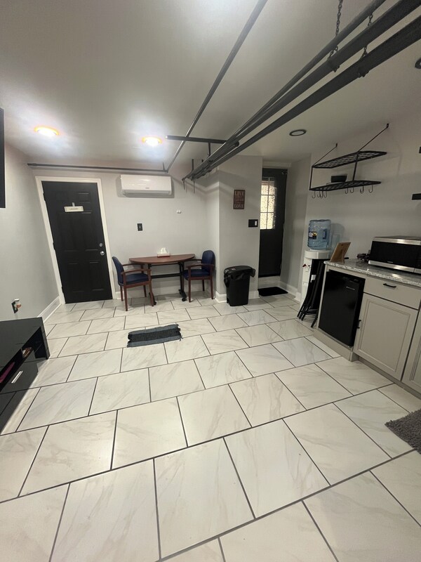 Charming Studio, Great Location Priv Parking & More! - Villanova