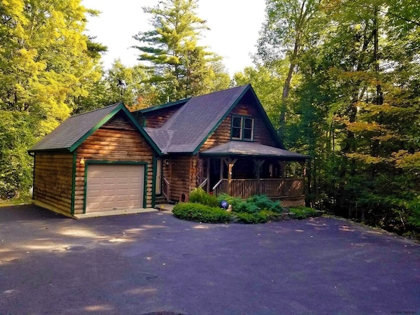 Charming Log Cabin In Lake George - Glens Falls, NY