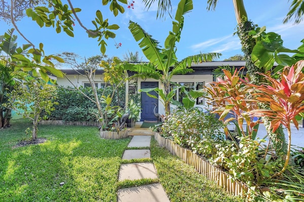 Beach Breeze Near Downtown, Beaches And Golfing! - Palm Springs, FL