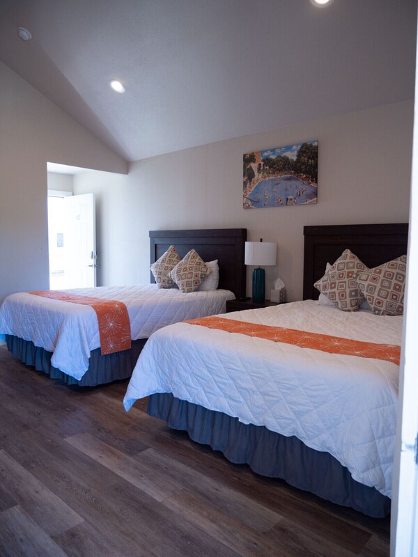 River View Double Queen Cottage Near Downtown #24 - Kerrville, TX
