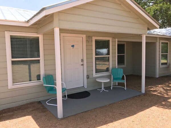 Near River Deluxe King Suite Cabin W/carport #4 - Kerrville, TX