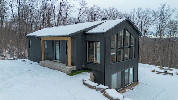 Modern Chalet Near Sommet Morin Heights - Nature, Skiing And Relaxation - Saint-Sauveur
