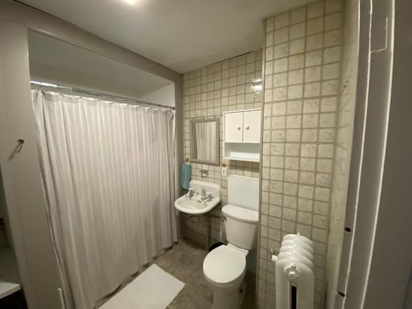 1-bedroom Apt. In Revere With Wifi And Ac. 10 Min Walk To Beach And T-stop. - Massachusetts
