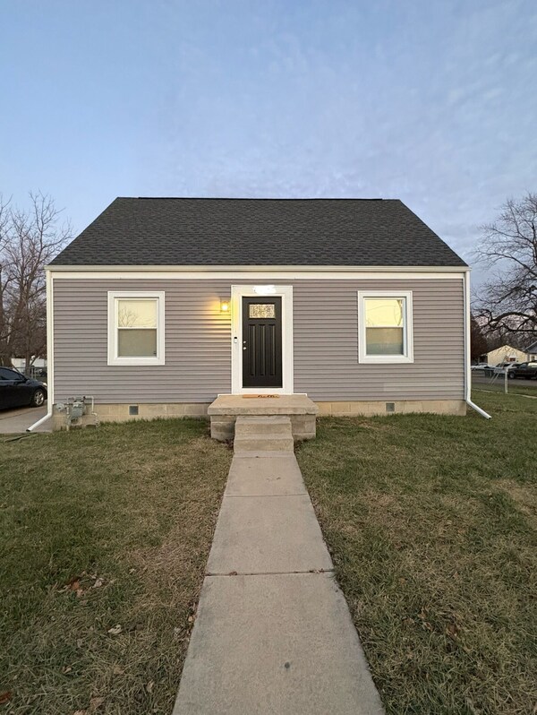Greenwave Cottage-fully Furnished 3 Bedroom Home On The West Edge Of Mattoon - Illinois