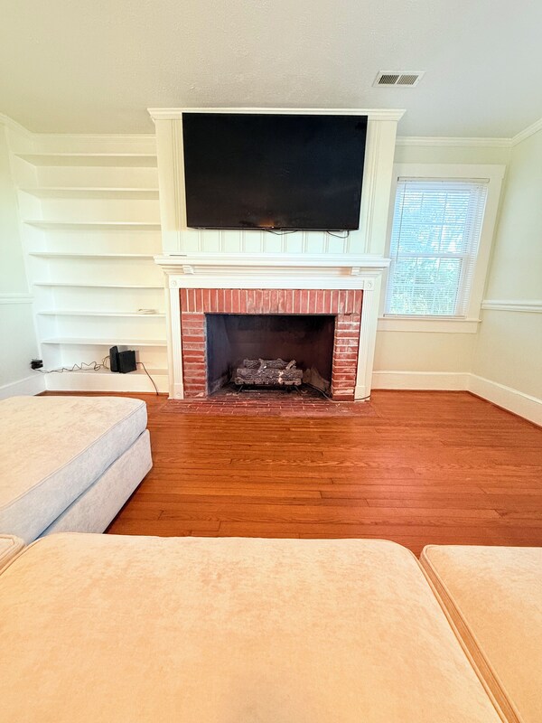 Charming 3-bedroom House With Ac And Wifi In Wilmington Sleeps 8 - Southport, NC