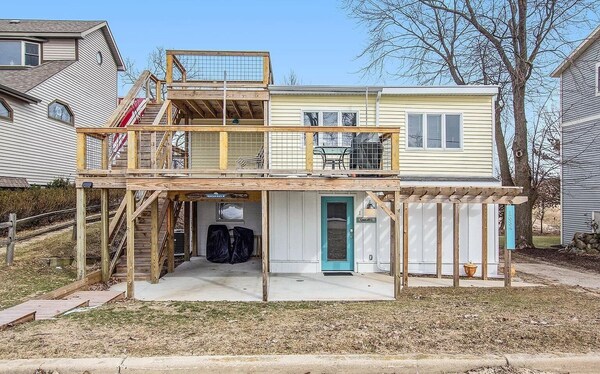 Sandcastle Muskegon Beach Cottage - Muskegon, MI