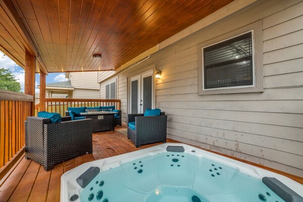 Charming 3 Bedroom With Hot Tub. Just 5 Minutes To Seaworld, 15 To Lackland. - Texas