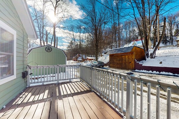 Walk-to-town House, One-mile From Okemo Resort, A/c, W/d, Wifi, Yard, Deck - Ludlow, VT
