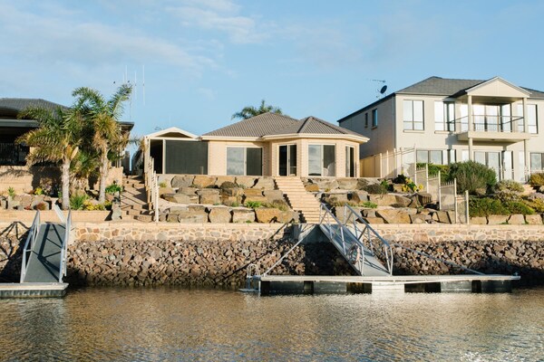 The Stately Way, Wallaroo - Wallaroo