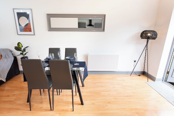 3 Bedroom House, 2 Free Parking Spaces, Free Wifi, Close To University And Town! - Colchester
