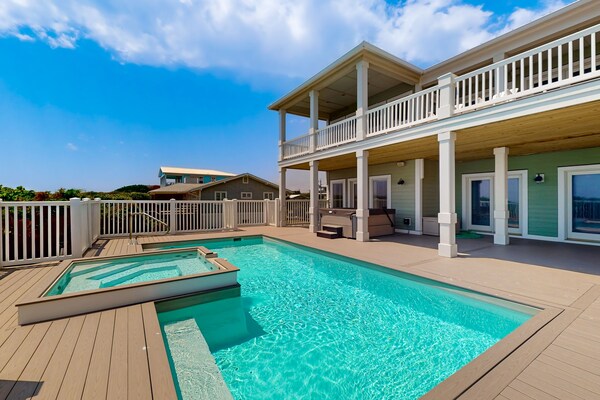 Oceanfront Home With Direct Beach Access And Movie Room - Emerald Isle, NC