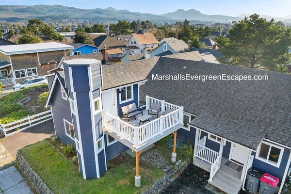 New! Seaside Castle | Beach | Promenade | Hot Tub - Cannon Beach, OR