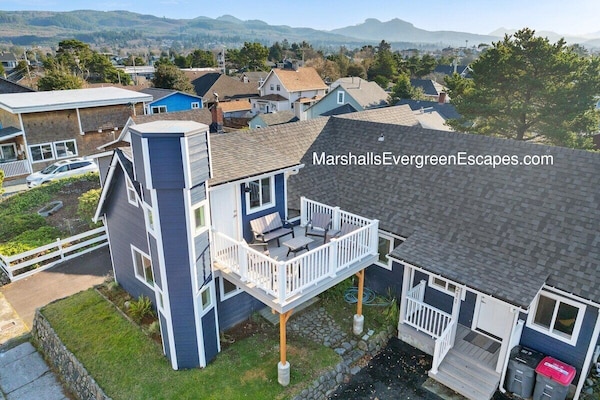 New! Seaside Castle | Beach | Promenade | Hot Tub - Cannon Beach, OR