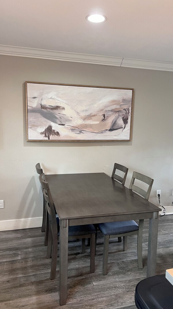 Location Location 2 Bedroom 1.5 Bathroom Boutique Style Appartment - Stanford University, Stanford