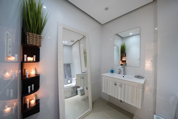 Charming 1-bedroom Apt. With Ac, Wifi In Wonderful Isla Verde Beach - San Juan