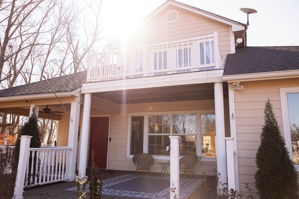 4-bedroom Home - 2 King Beds, Summer Pool, Pool Table, Air Hockey + More - Cape Girardeau, MO