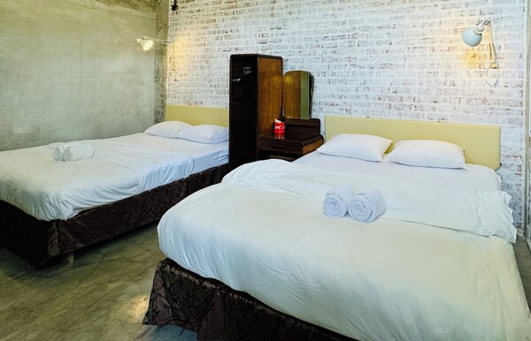 Charming 4-bedroom Lodge With Ac And Wifi In Fabulous Ipoh - Ipoh
