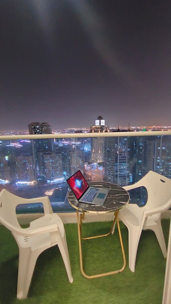 Sea View And Higher Floor - Ajman