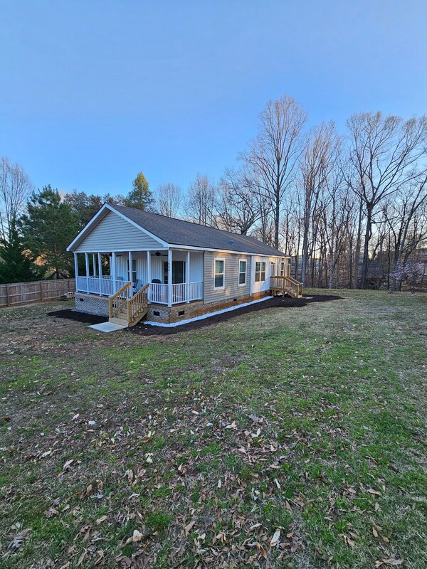 3 Bedroom/2 Full Bath House In Seneca, Sc. 4 Miles From Clemson Campus! - Clemson