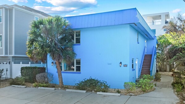 The Seagull Suite  A Quiet Getaway Steps From Siesta Key Beach & Pet Friendly! - Siesta Key, FL