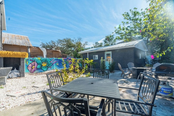 [Private In-law Suite] Spacious & Prime Location - The Florida Aquarium, Tampa
