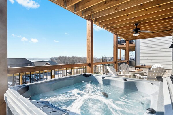 Pvt Outdoor Pool Open-multiple Arcades-pvt Hot Tub-free Attraction Tickets-firepit-lake View - Branson, MO