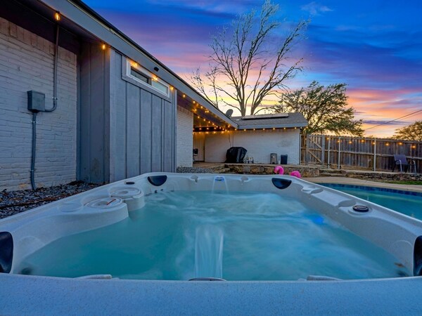 Luxury Escape - Pool, Hot Tub, Arcade, Games, Bbq & Outdoor Lounge! - Allen, TX