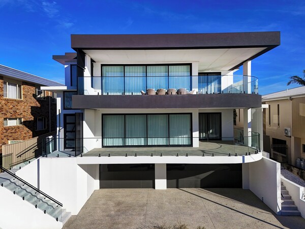 Breathtaking Panoramic Views Meet Tranquility And Comfort. Forster Hot Spot. - Forster