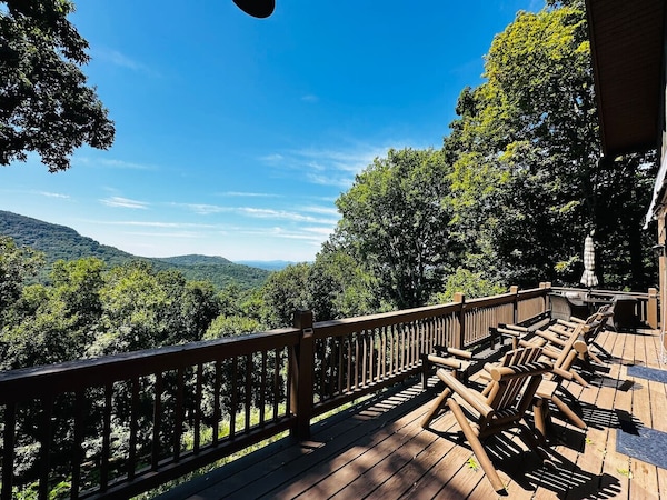 King Bed, Arcade, Hot Tub, Amazing Views - Jasper, GA