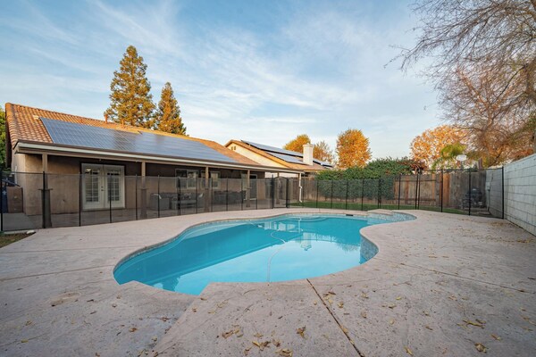 Newly Furnished Home In Safe Quiet Neighborhood With Pool Near Shops & Dining - Bakersfield, CA