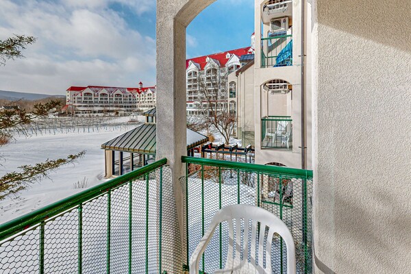 Mountainside Condo: Walk To Ski Lifts, Downtown, Pool, Arcade, Gym - New Hampshire